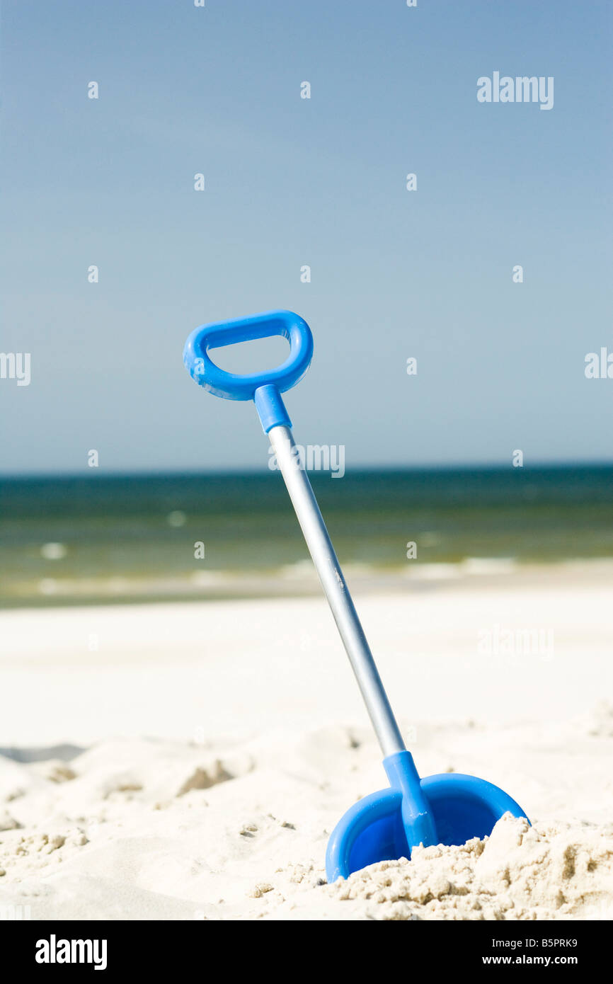 Side view shovel hi-res stock photography and images - Alamy