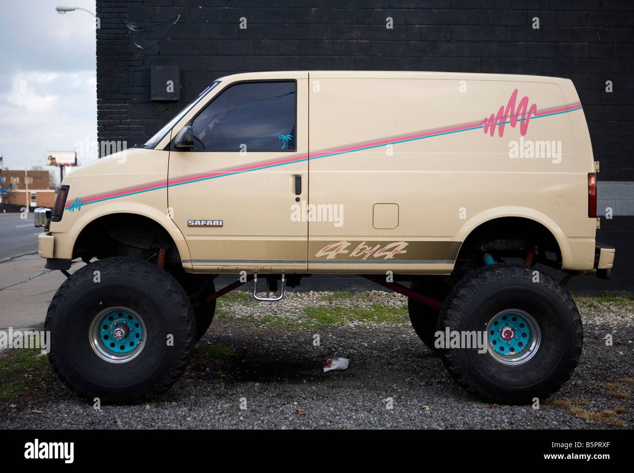Large 4x4 hi-res stock photography and images - Alamy