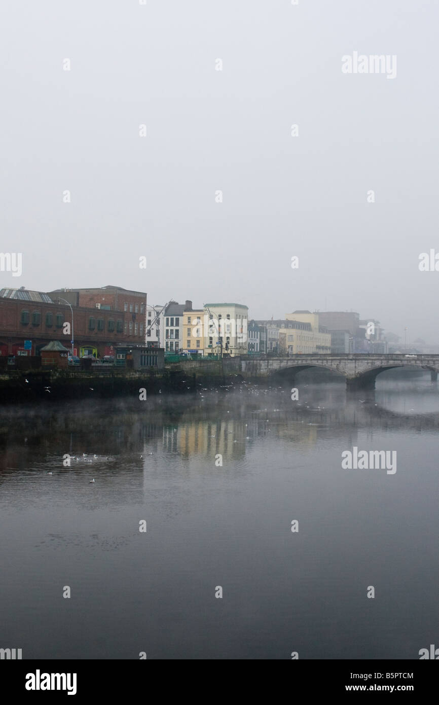 City in the fogs hi-res stock photography and images - Alamy