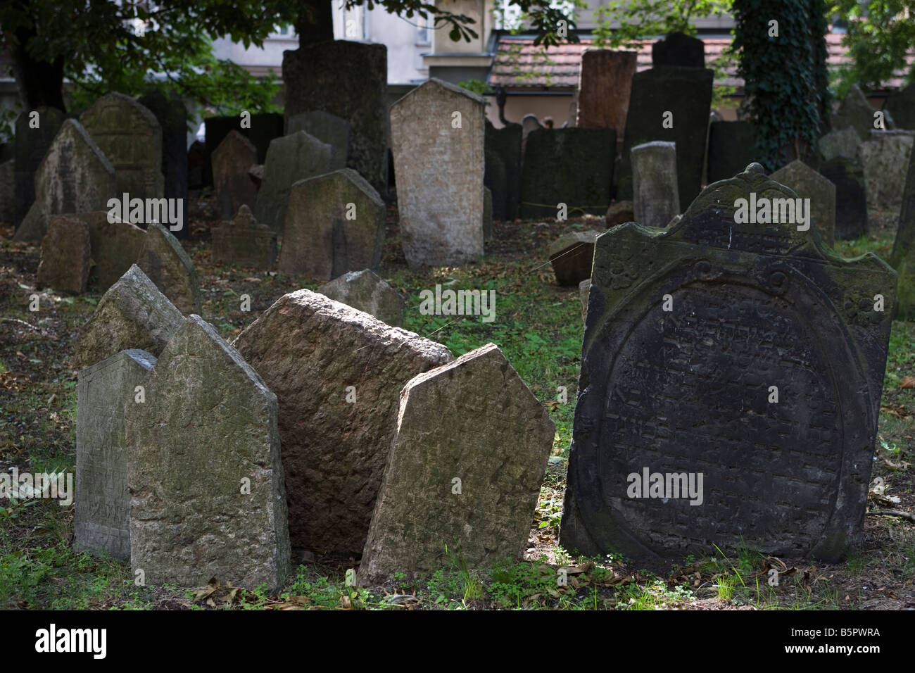 CROWDED TOMBSTONES OLD JEWISH CEMETERY JOSEFOV JEWISH QUARTER PRAGUE ...