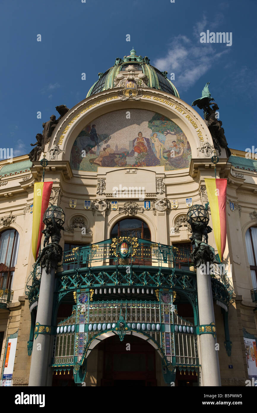 Praga obecni dum hi-res stock photography and images - Alamy