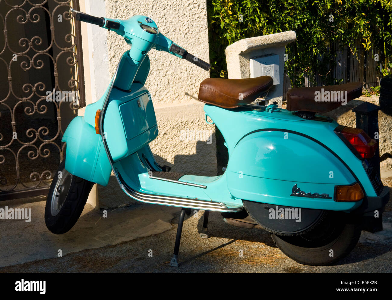 Vespa motocycle hi-res stock photography and images - Alamy