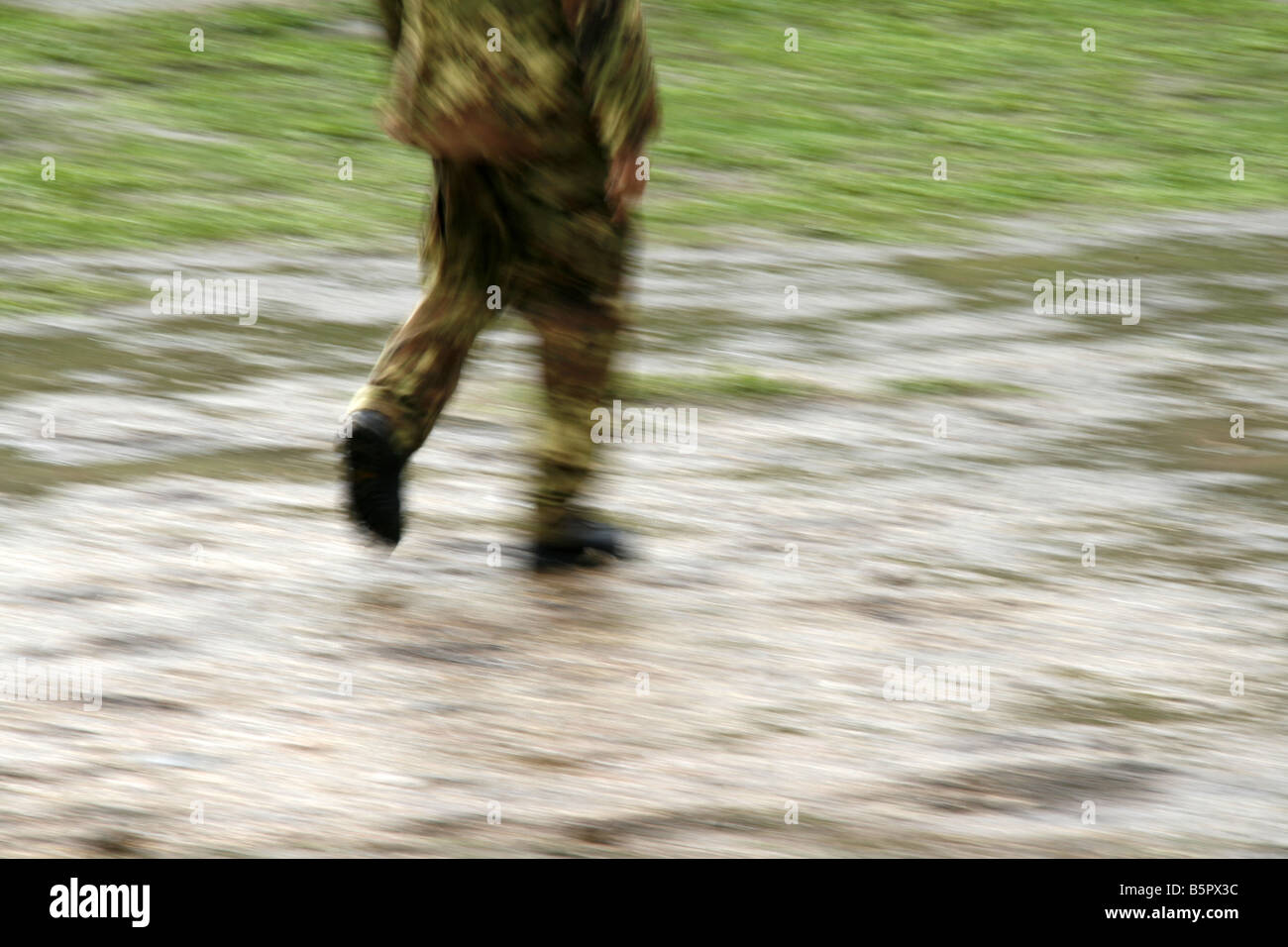 one single soldier feet marching on battlefield Stock Photo - Alamy