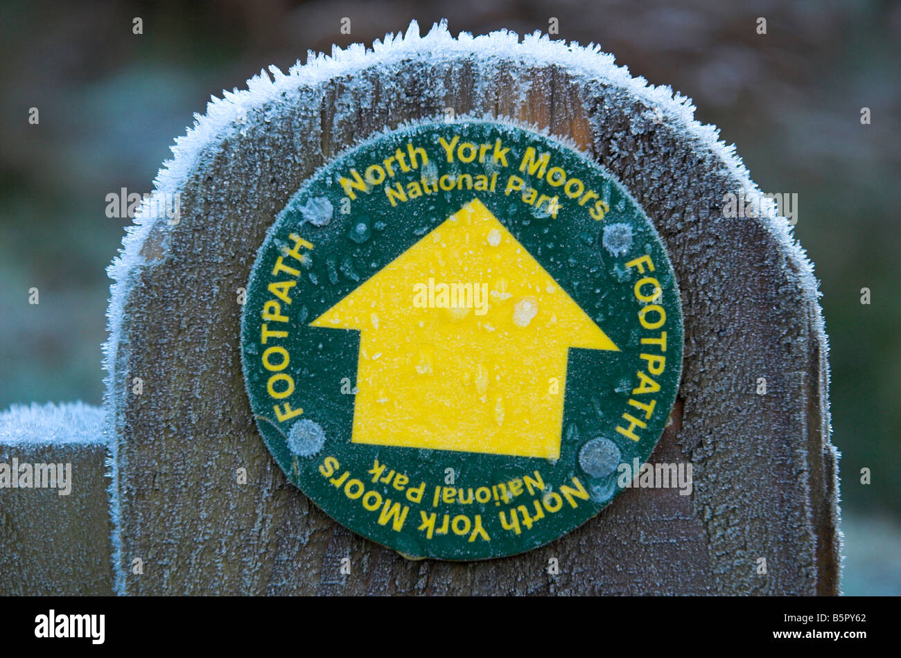Footpath Waymark Sign Stock Photo - Alamy