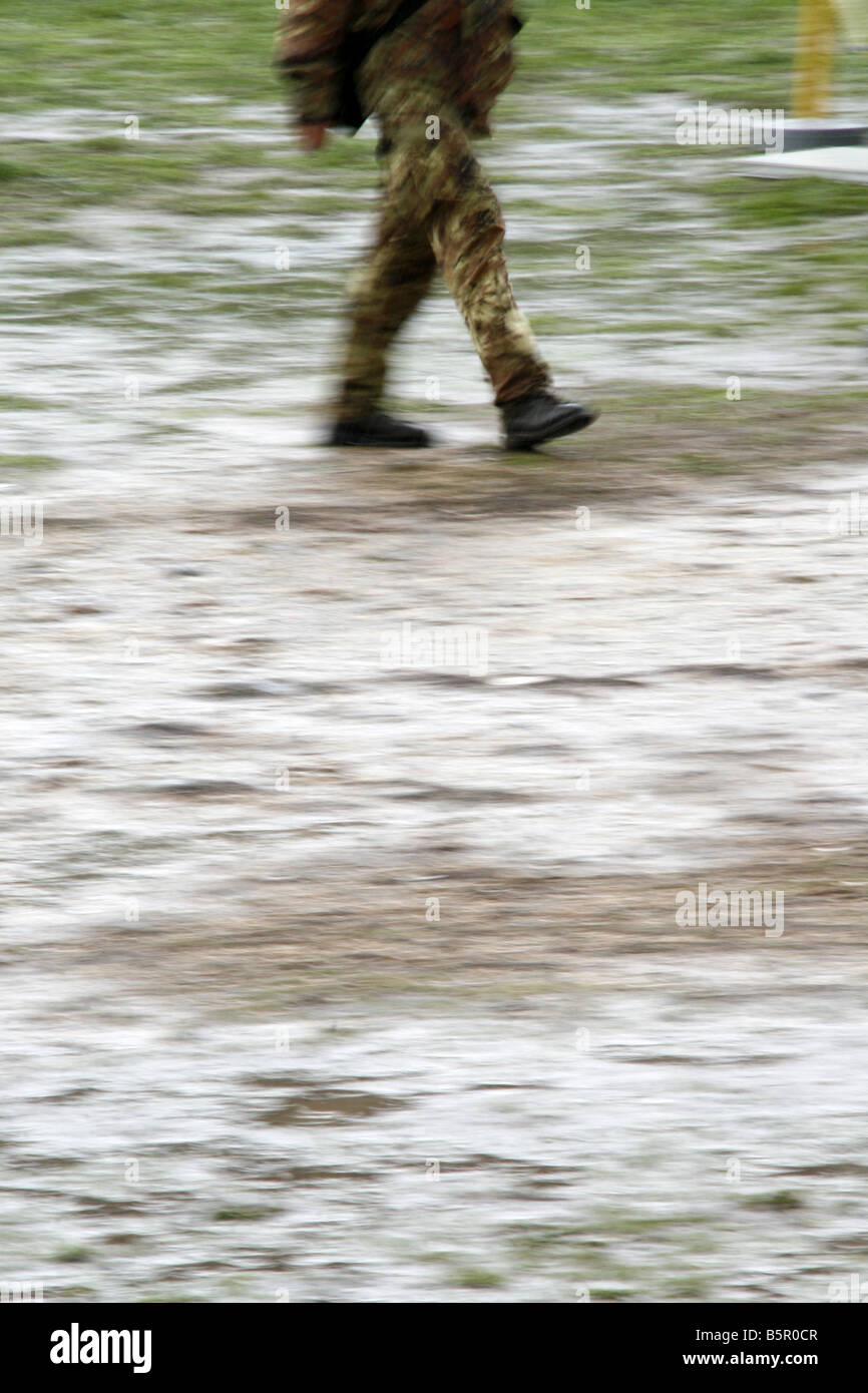 one single soldier feet marching on battlefield Stock Photo - Alamy