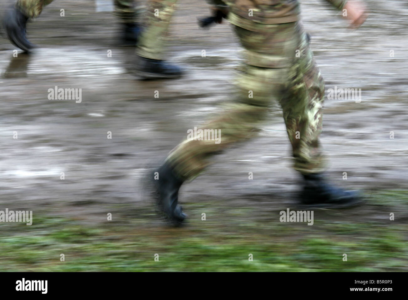 many soldiers feet marching on battlefield Stock Photo - Alamy