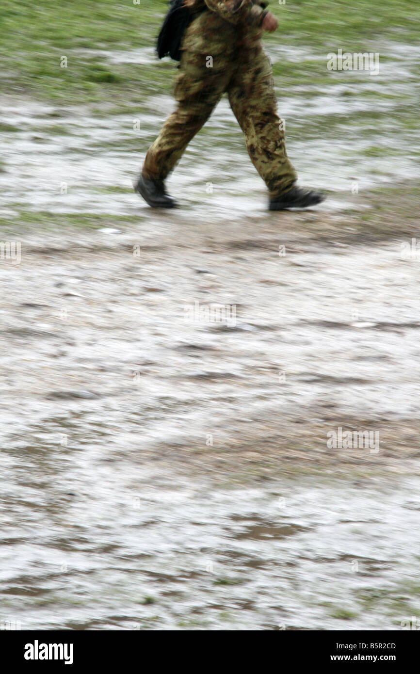 one single soldier feet marching on battlefield Stock Photo - Alamy