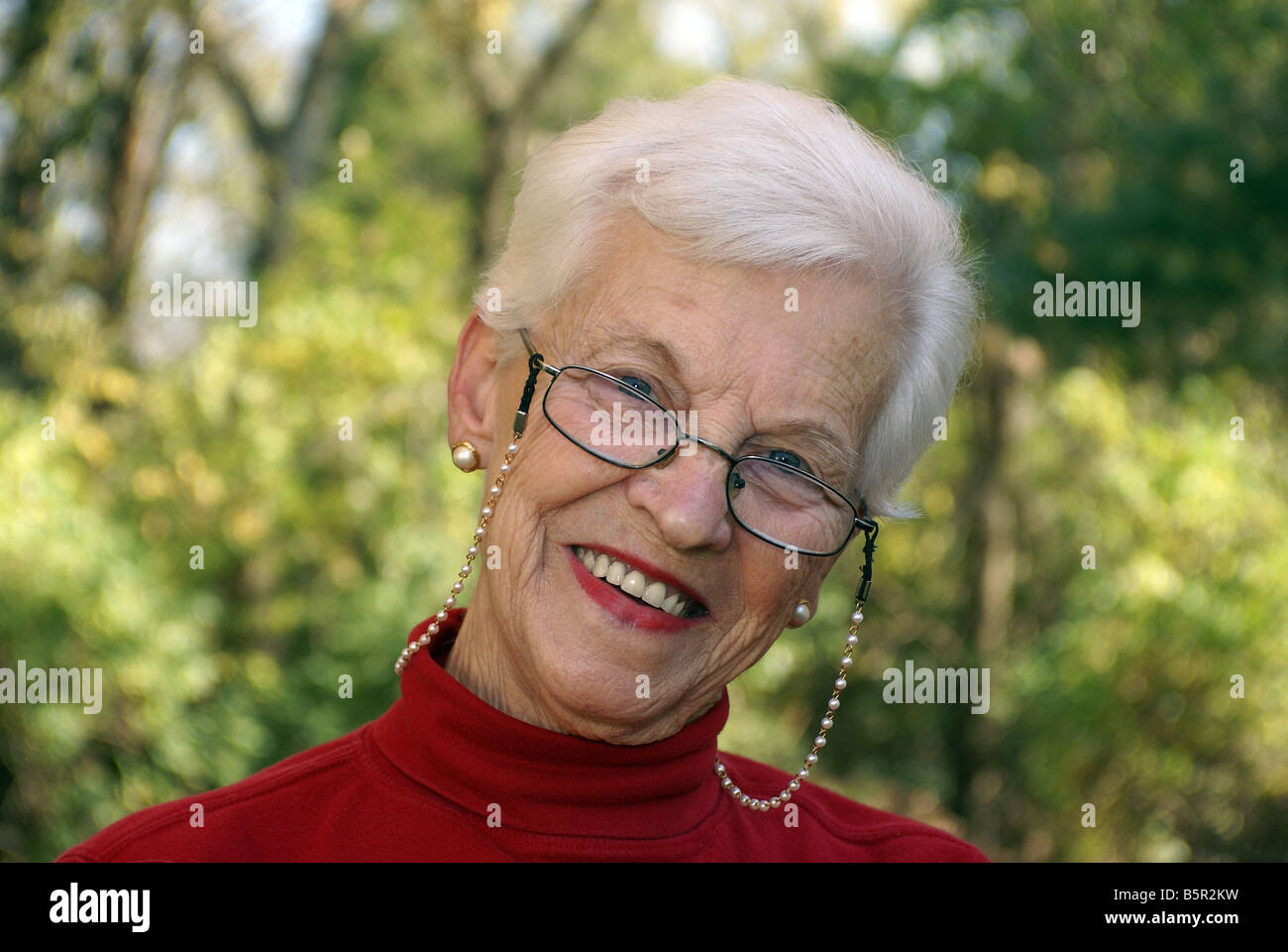Nice smile and red lipstick hi-res stock photography and images - Alamy