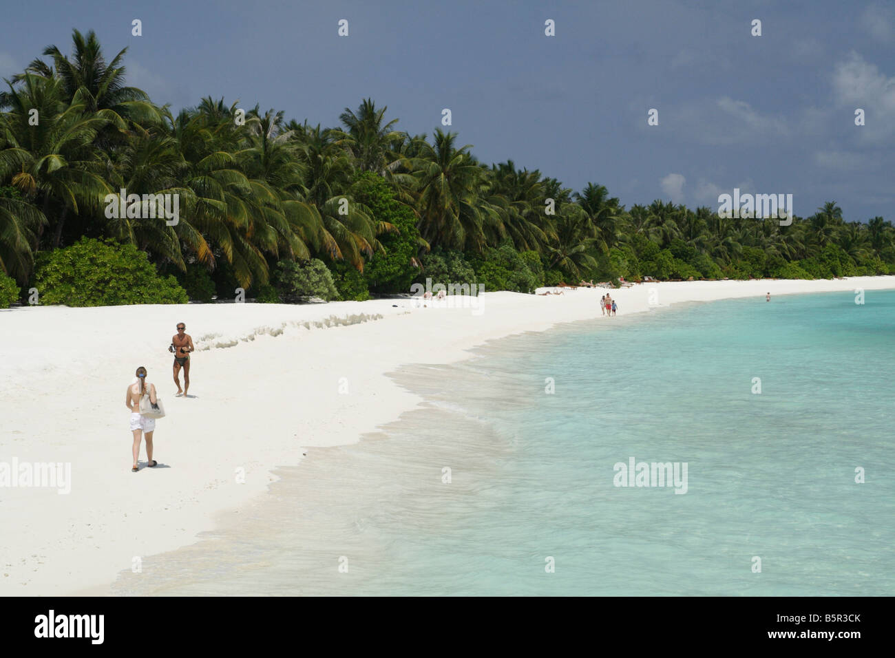 Sandy beach people on sunny hi-res stock photography and images - Alamy