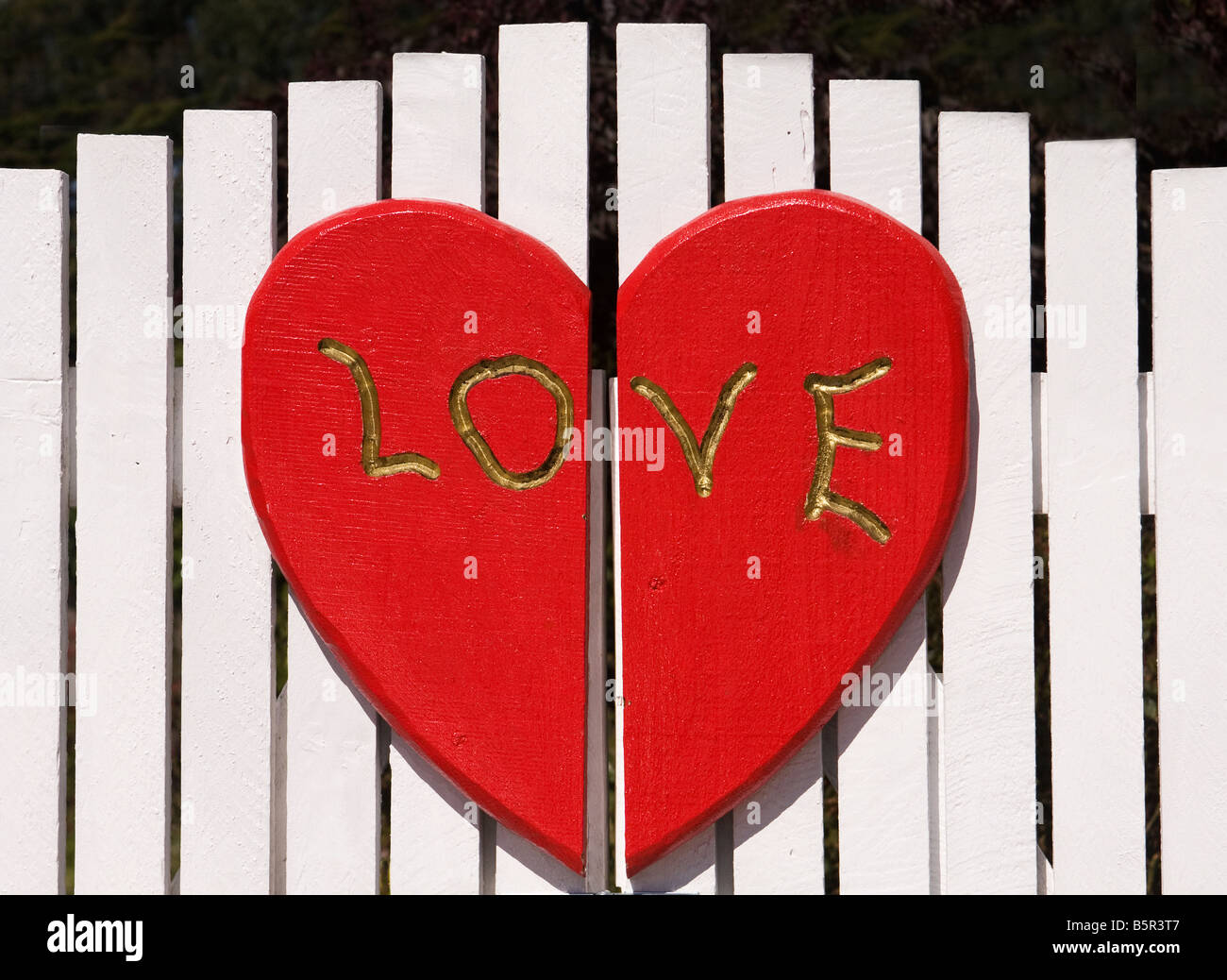 White picket gate hi-res stock photography and images - Alamy