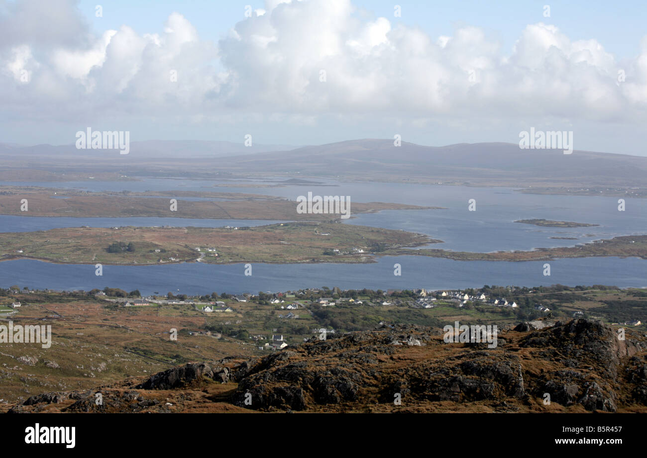 Roundstone Bay , The Mamturk Mountains in the background, Roundstone ...