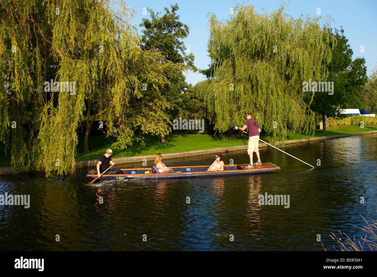 Man punting boat hi-res stock photography and images - Alamy