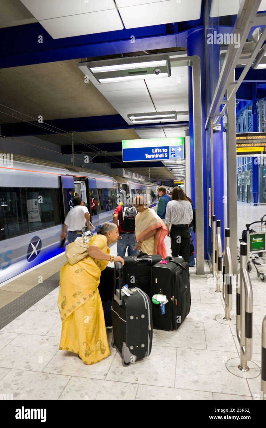 Uk train passengers family hi-res stock photography and images - Alamy
