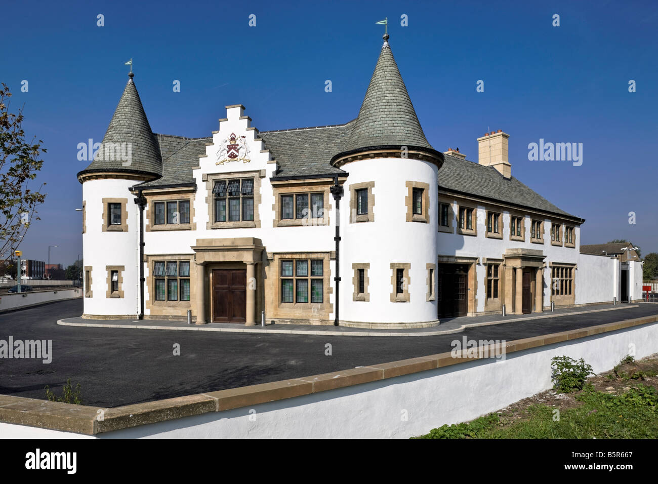 Ramada building exterior hi-res stock photography and images - Alamy