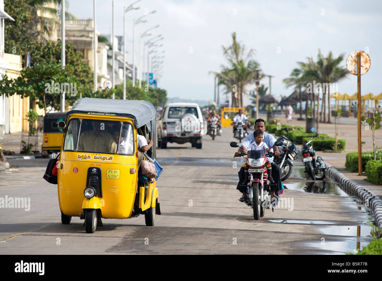 India rickshaw traffic hi-res stock photography and images - Alamy