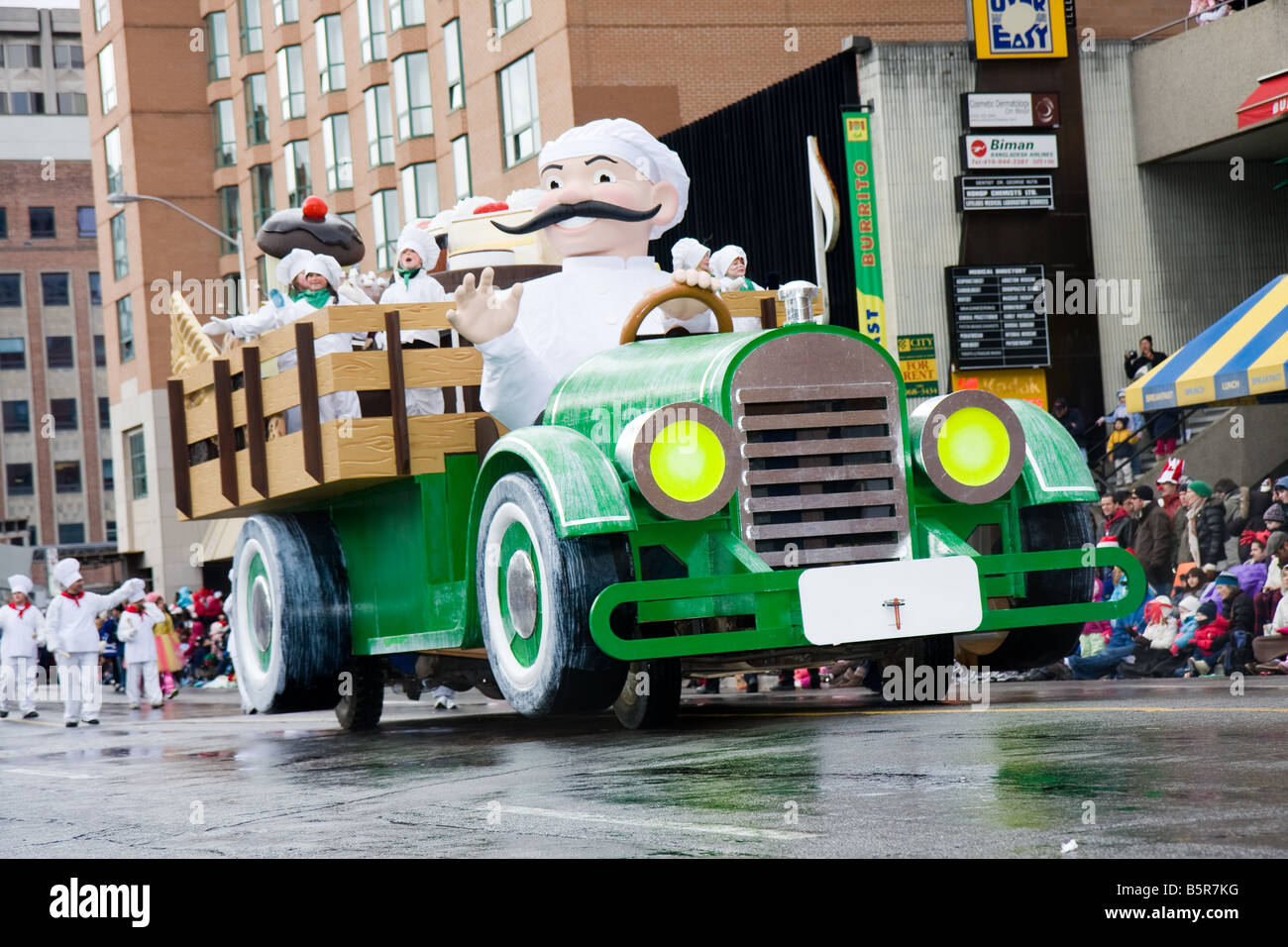 Santa claus parade float hi-res stock photography and images - Alamy