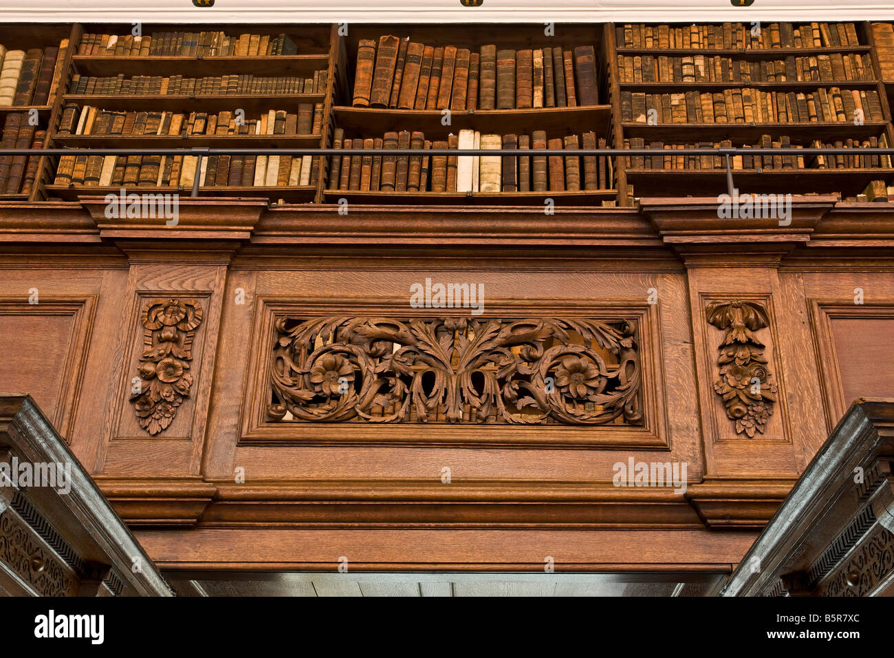 Ornate woodcarving hi-res stock photography and images - Alamy