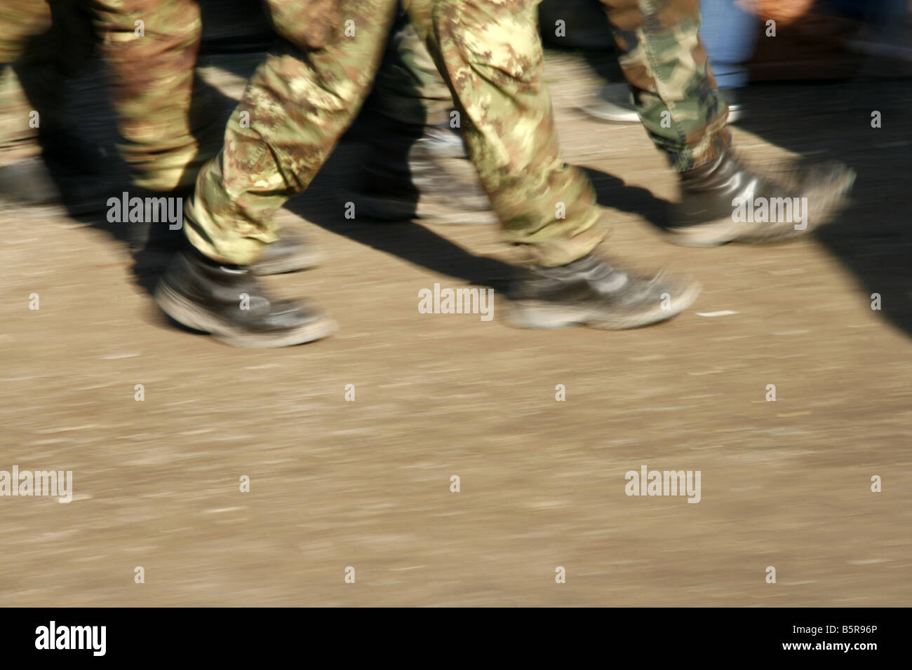 many soldiers feet marching on battlefield Stock Photo - Alamy