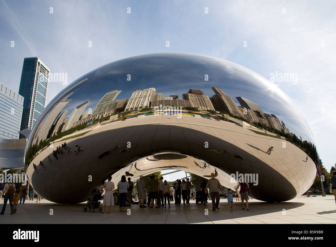 The Chicago Bean with a reflection of the Chicago skyline Stock Photo ...