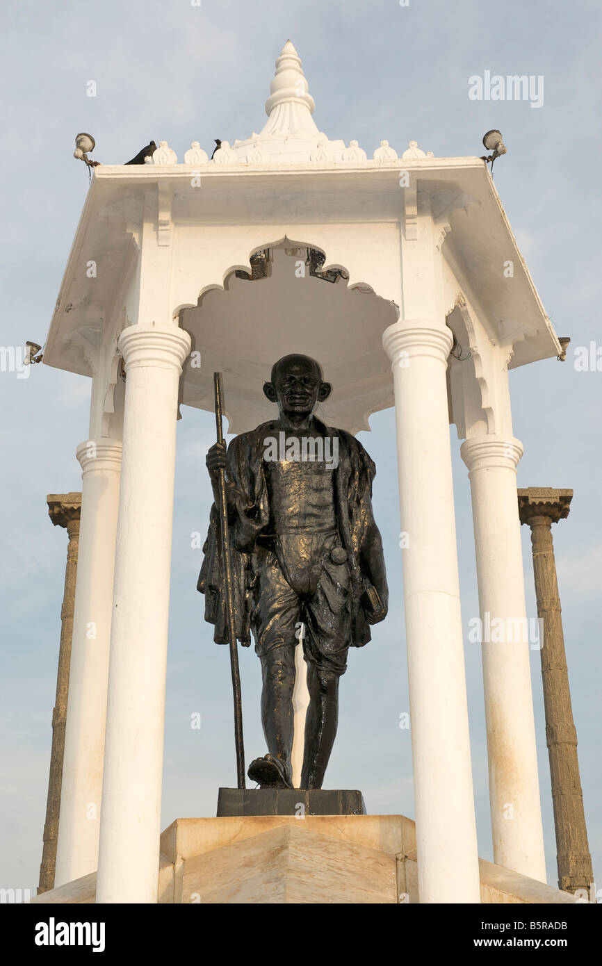 Mahatma Gandhi statue on the Pondicherry waterfront Stock Photo - Alamy