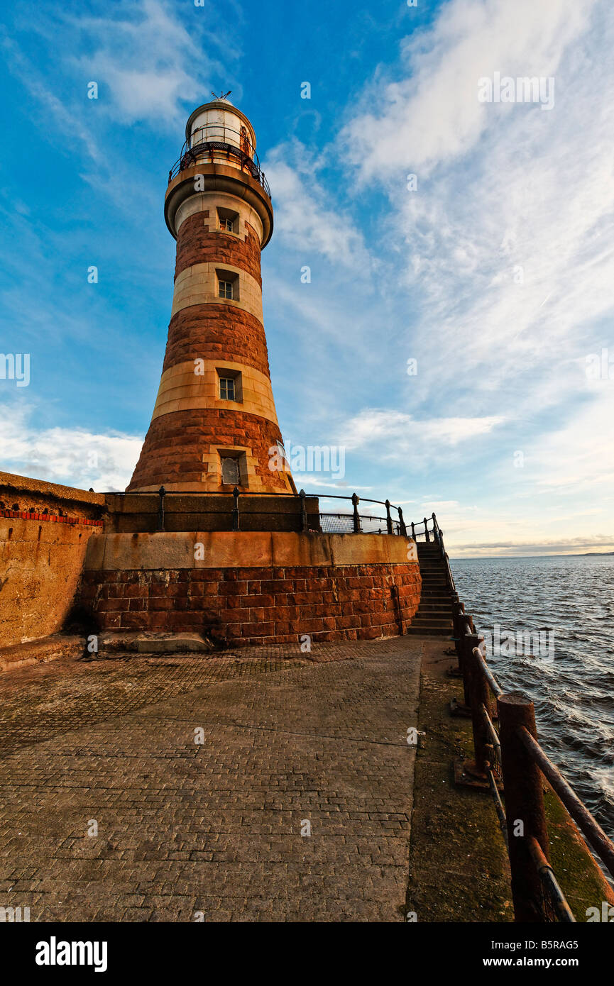 Lighthouse at end of Roker Pier Sunderland Stock Photo - Alamy