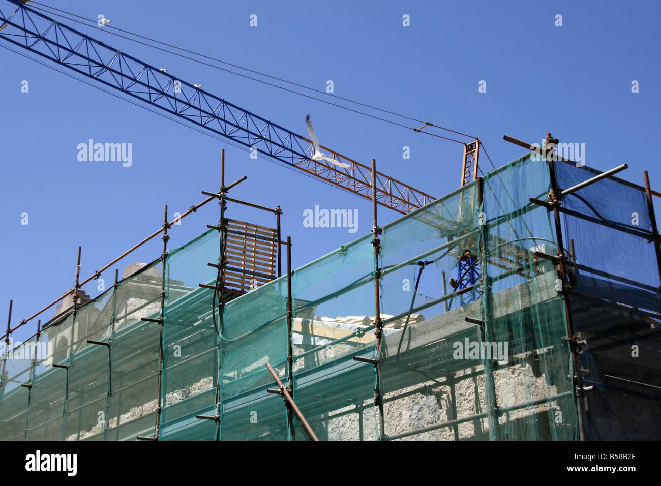 Scaffolding covers house hi-res stock photography and images - Alamy