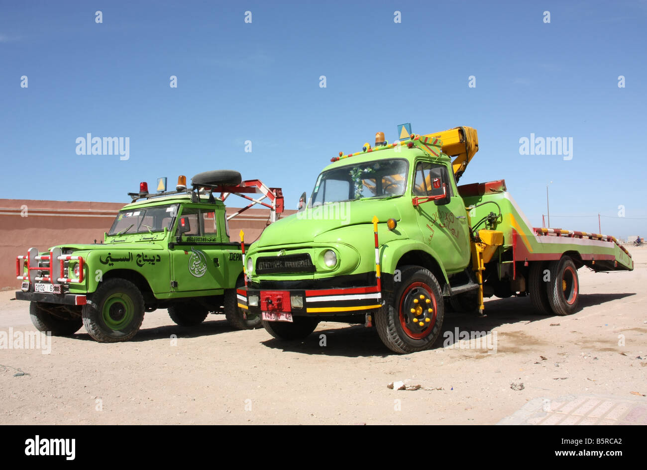 Vintage breakdown truck hi-res stock photography and images - Alamy