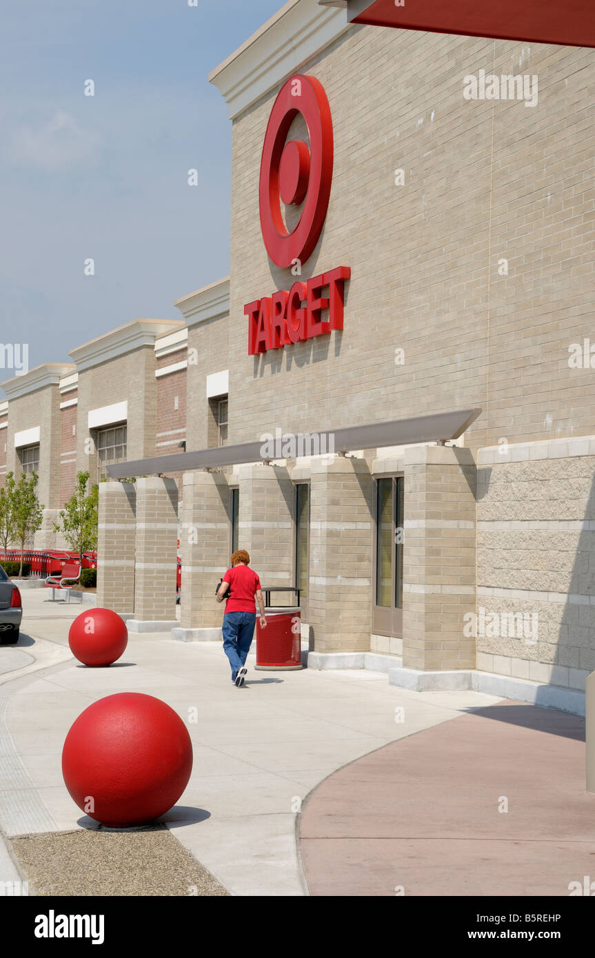 Shopping at target hi-res stock photography and images - Alamy