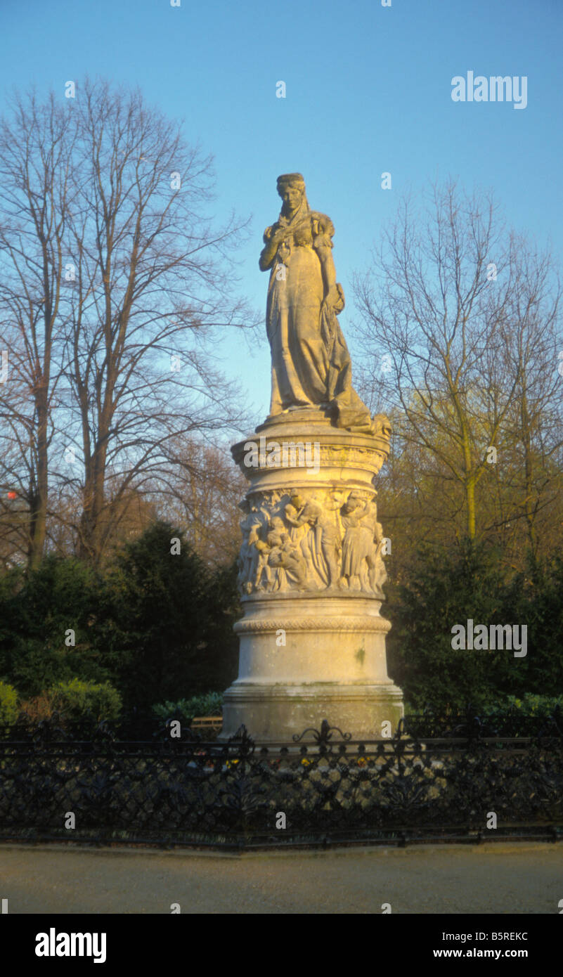 Statue in Tiergarten Berlin Germany Stock Photo - Alamy