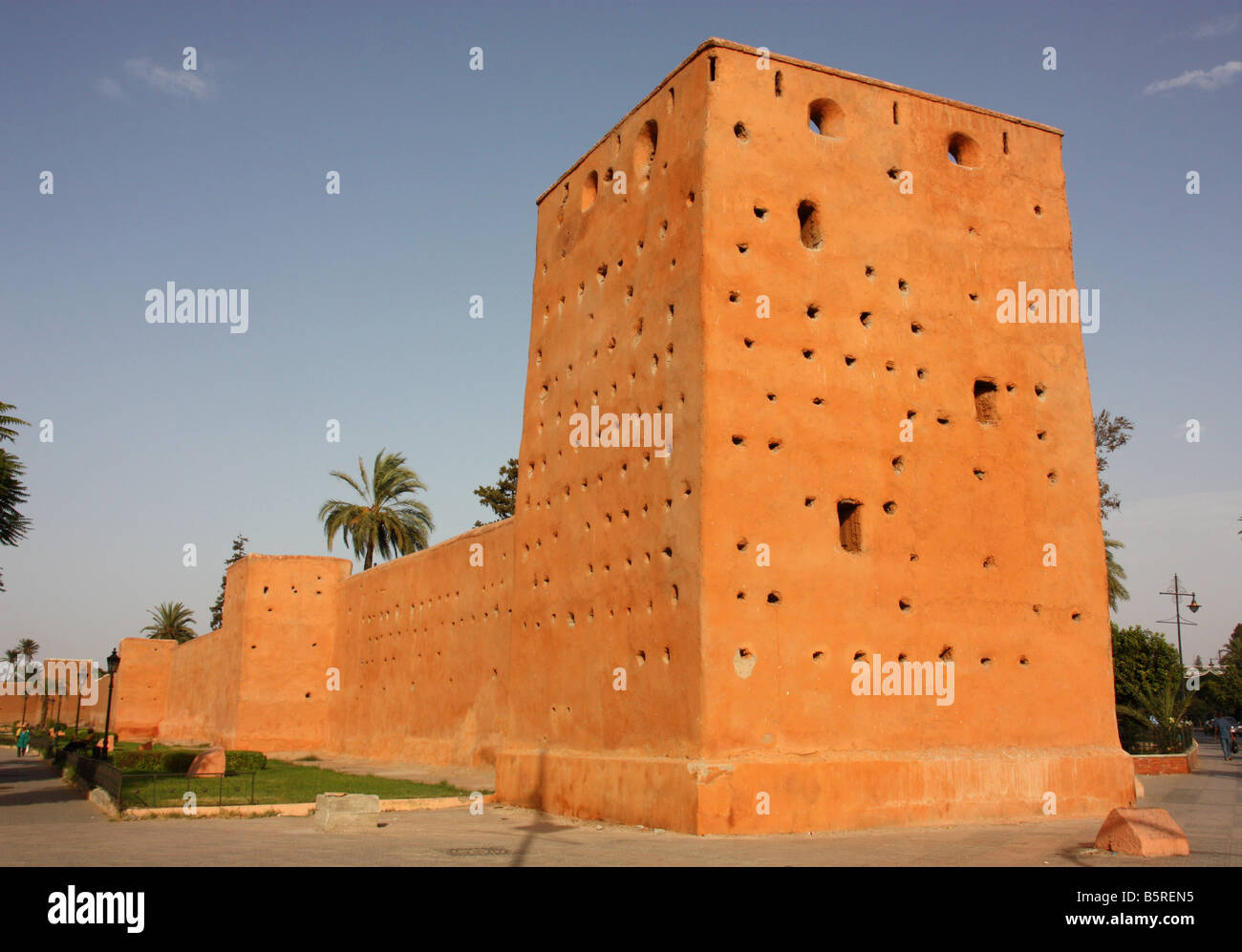 City wall marrakech morocco hi-res stock photography and images - Alamy