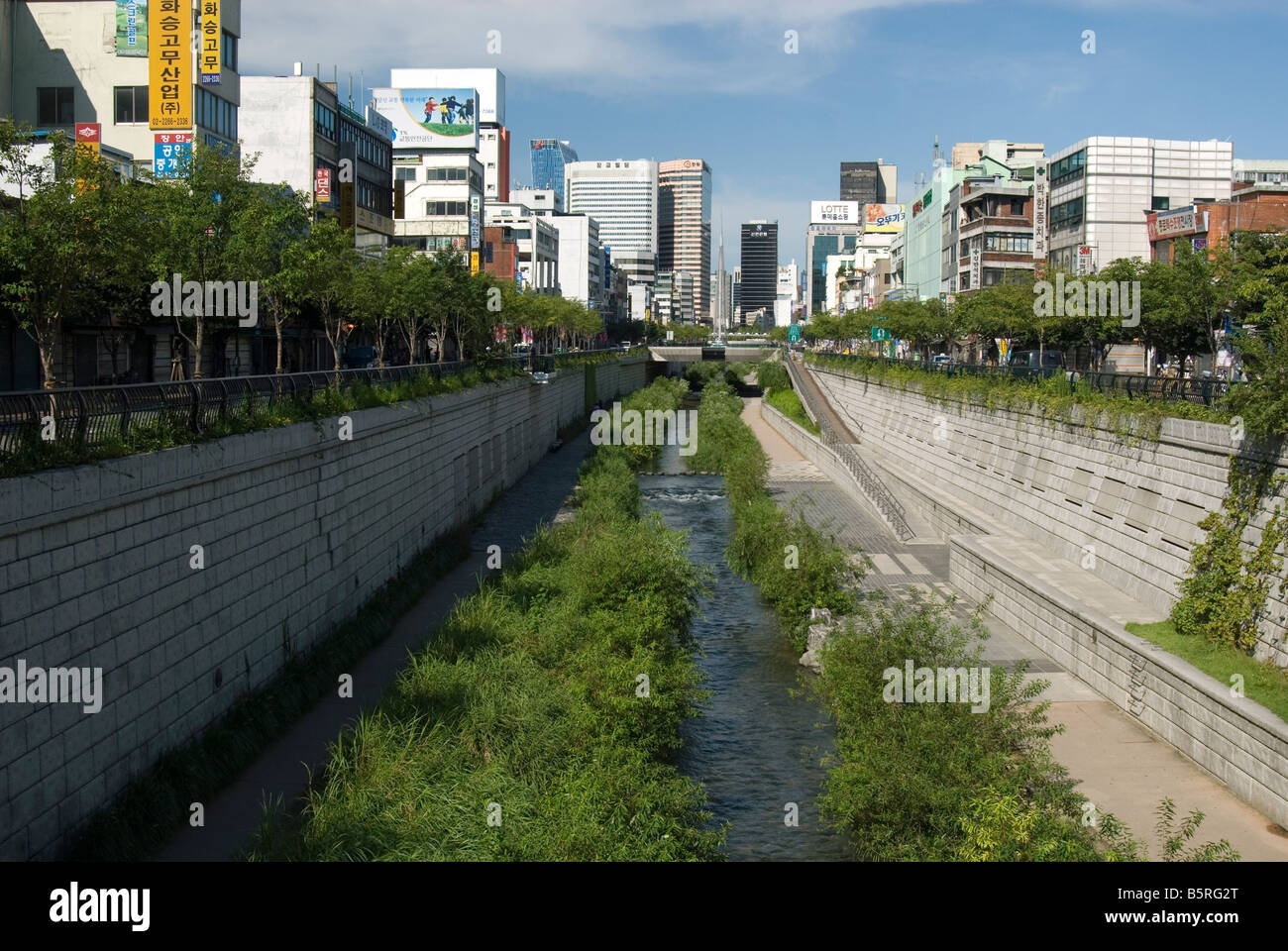 Cheonggyecheon Stream in Seoul, South Korea Stock Photo - Alamy