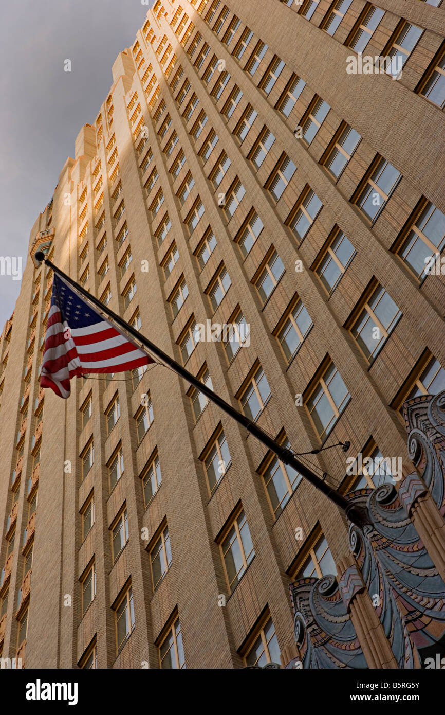 Us flag flying outside building hi-res stock photography and images - Alamy