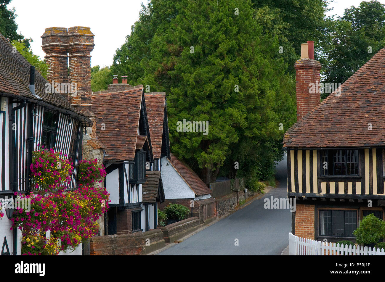 Village in kent hi-res stock photography and images - Alamy