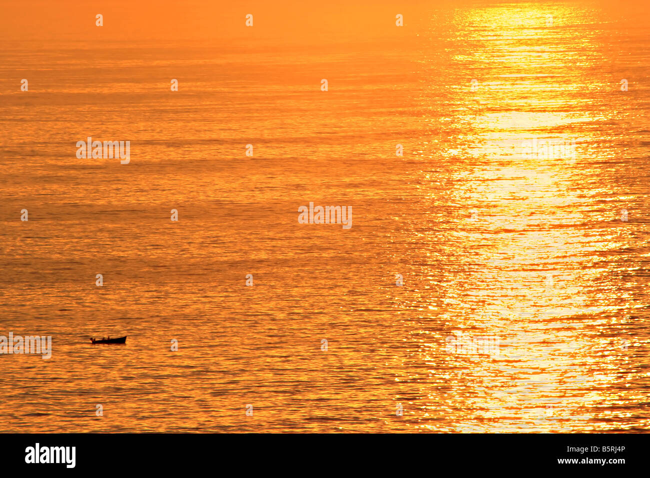 Golden ocean ship hi-res stock photography and images - Alamy