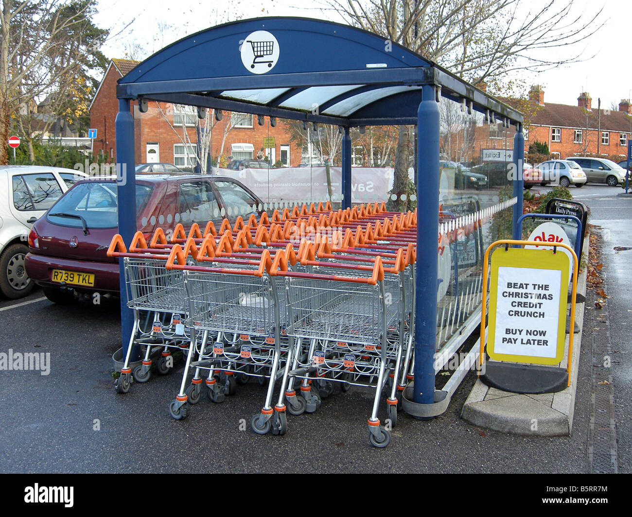 Metal carts for products hi-res stock photography and images - Alamy
