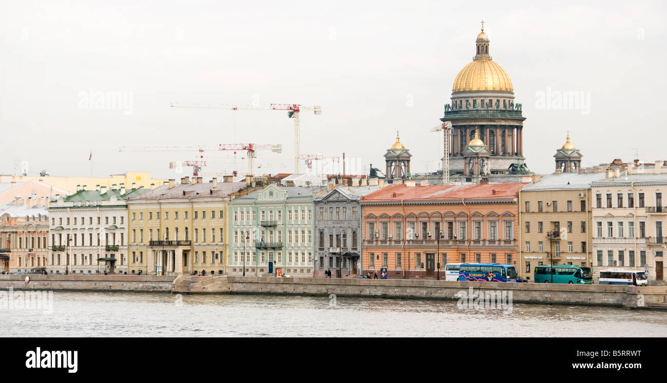 English embankment hi-res stock photography and images - Alamy