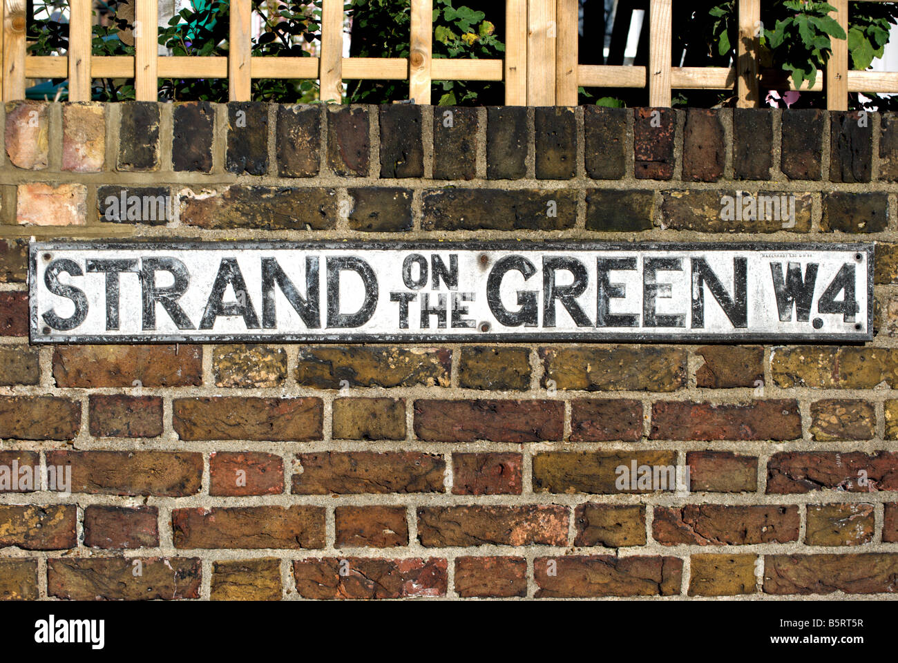 The strand, london street, sign hi-res stock photography and images - Alamy