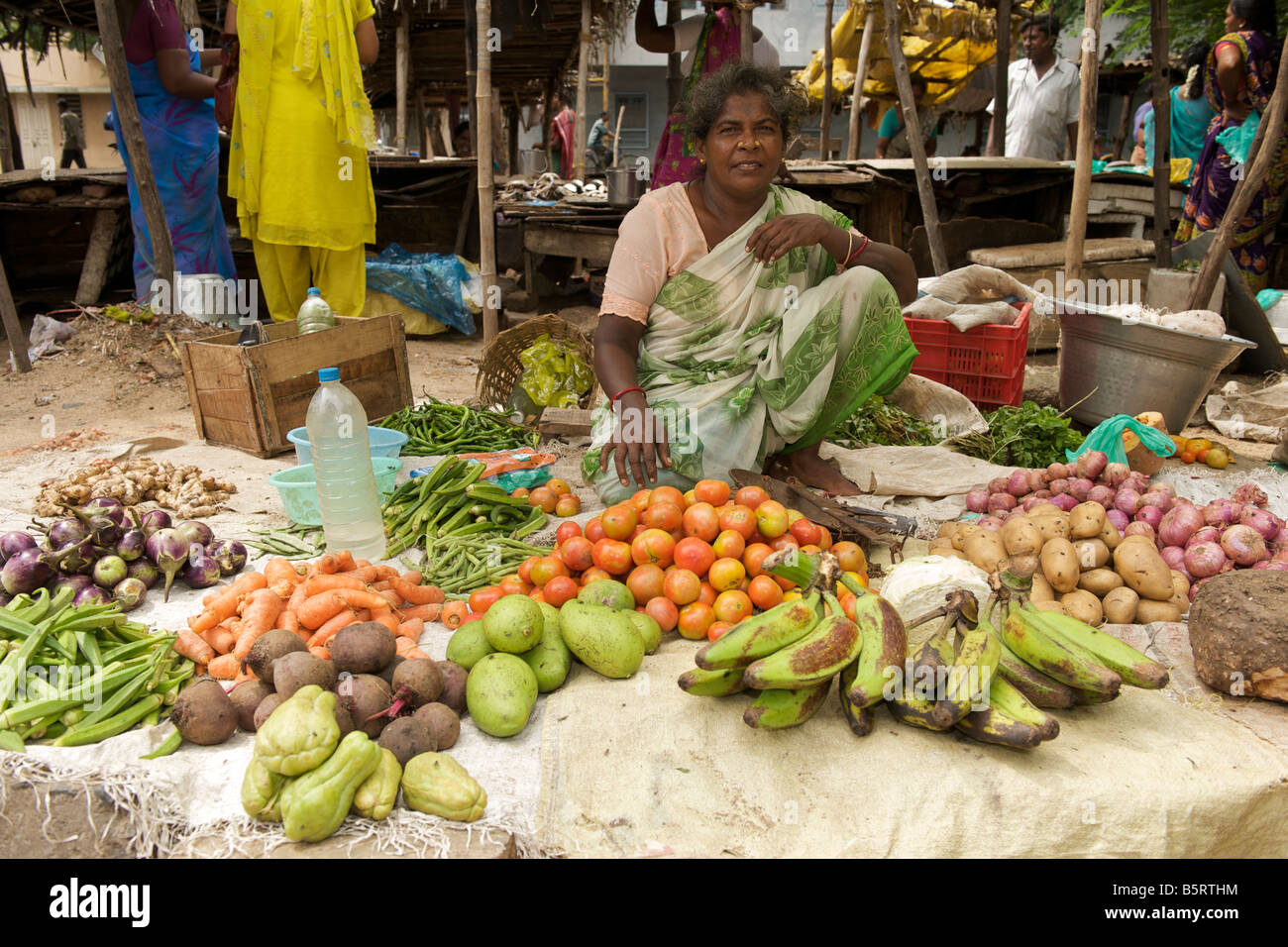 India fruit market hi-res stock photography and images - Alamy