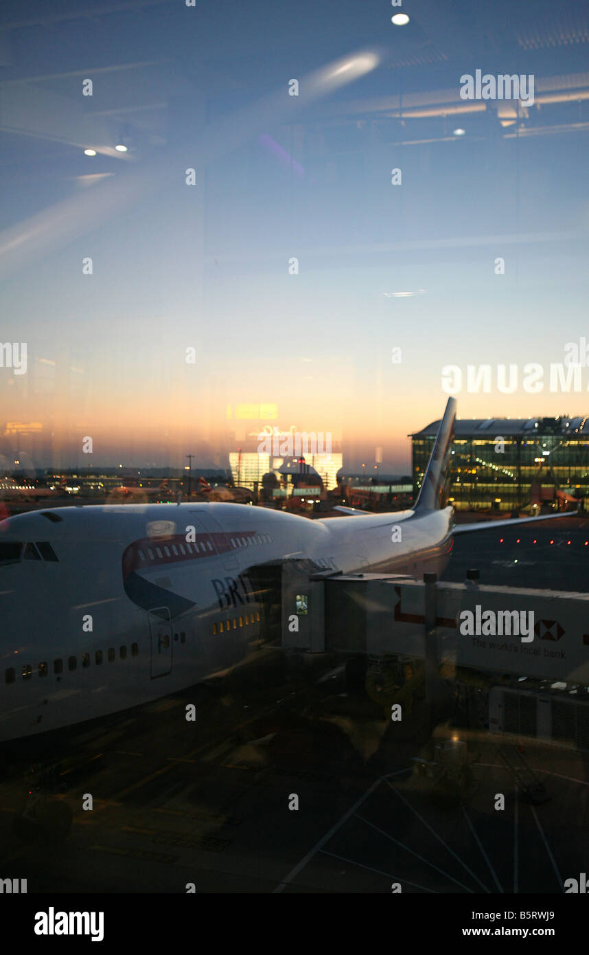 Airport terminal uk sunset hi-res stock photography and images - Alamy