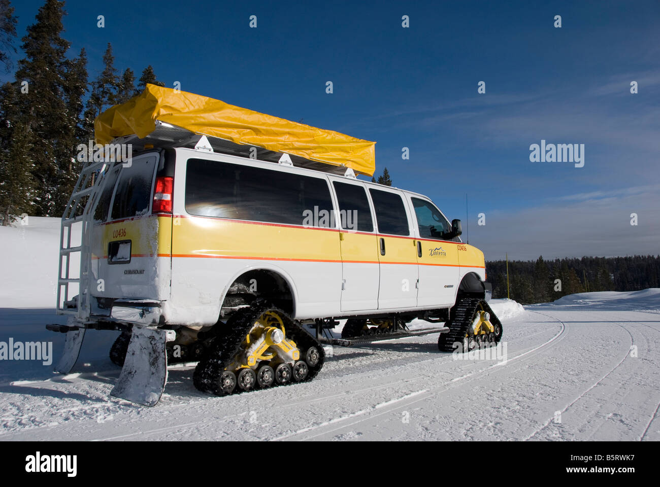 Yellow snowcoach hi-res stock photography and images - Alamy