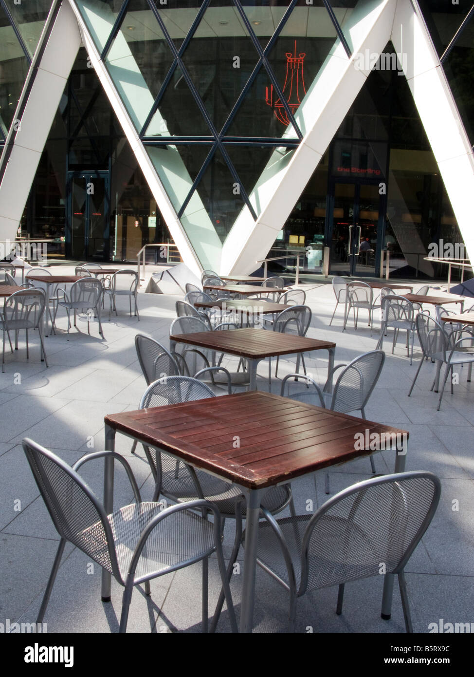 Office building outside hi-res stock photography and images - Alamy