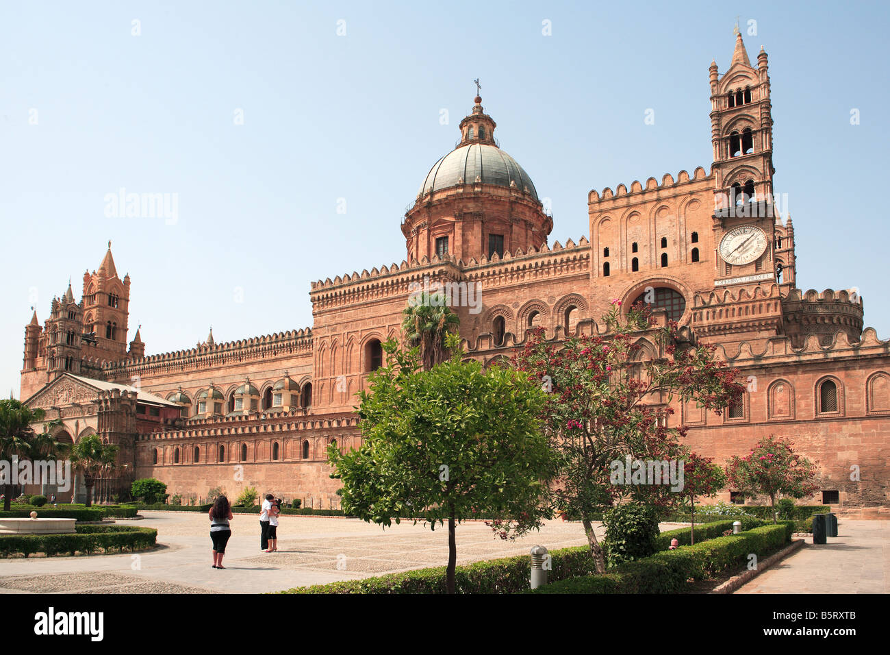 Palermo Cathedral and Piazza della Cattedrale, Palermo, Sicily Stock ...
