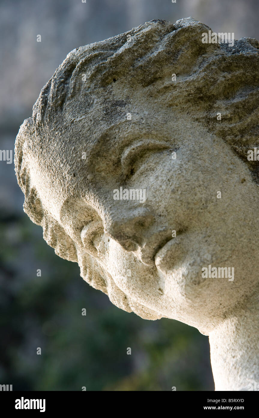 Stone statue face female hi-res stock photography and images - Alamy