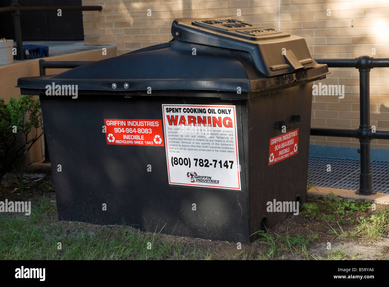Used cooking oil container hi-res stock photography and images - Alamy