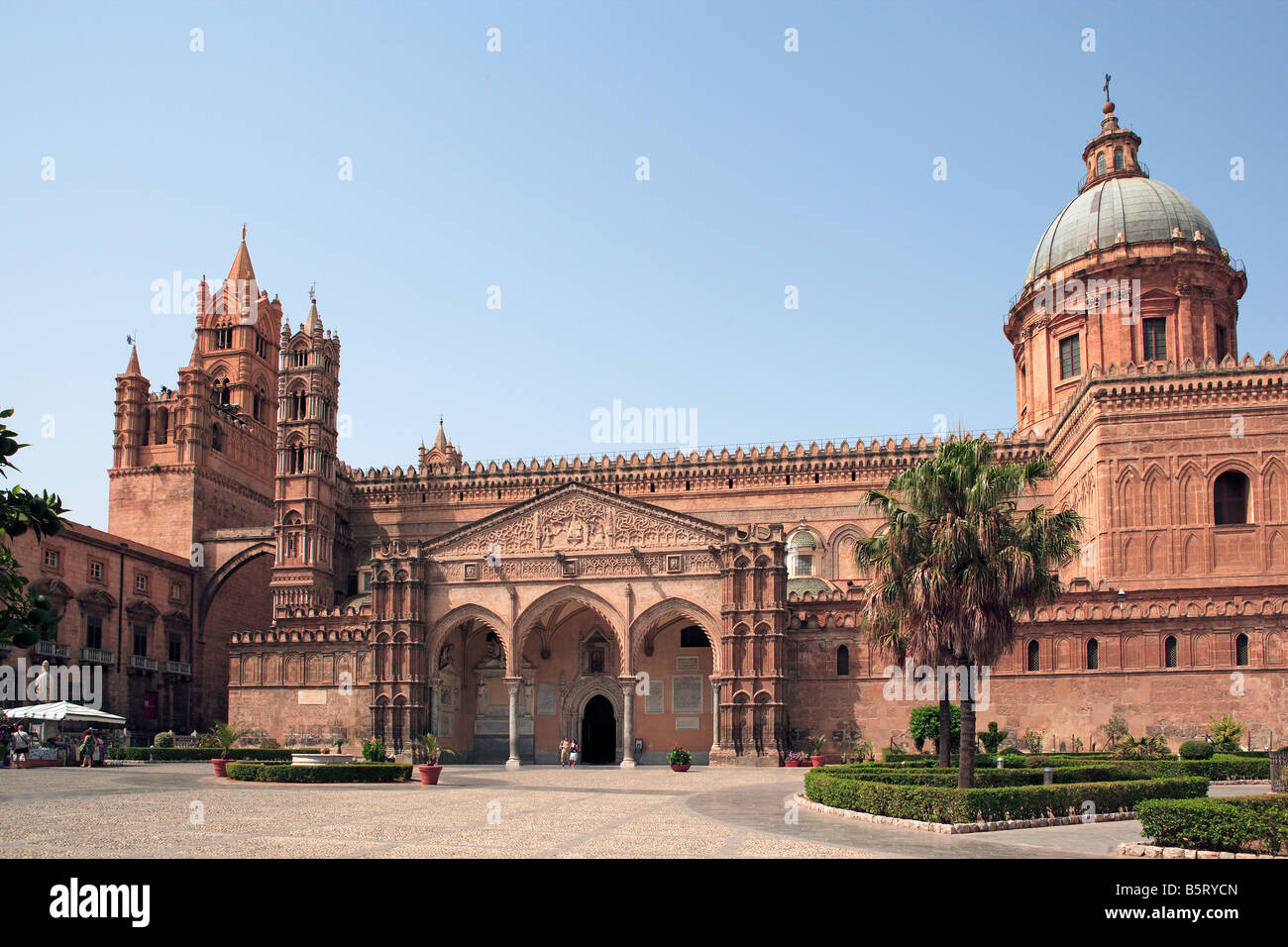 Palermo Cathedral and Piazza della Cattedrale, Palermo, Sicily Stock ...