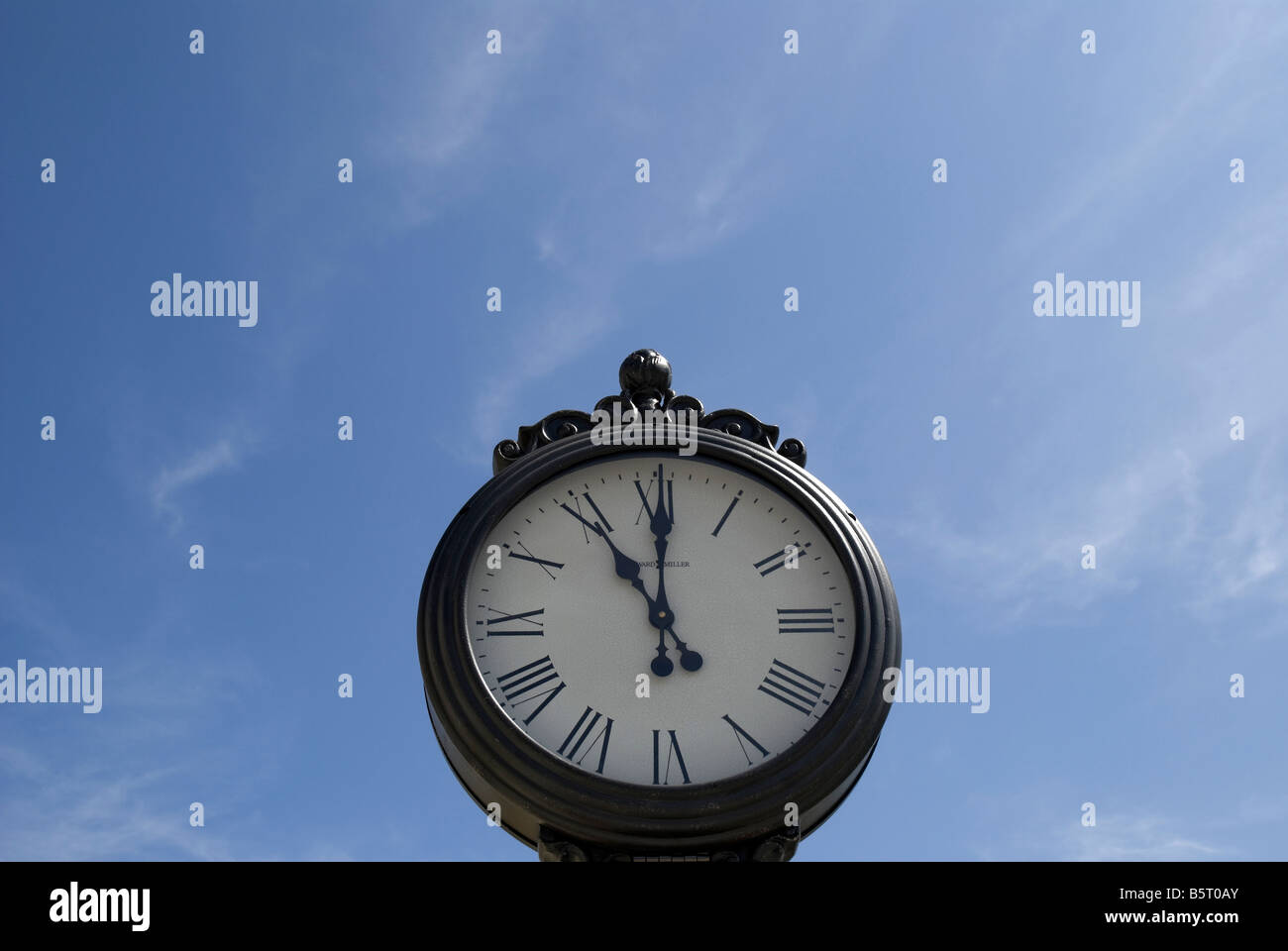 Outdoor clock hi-res stock photography and images - Alamy