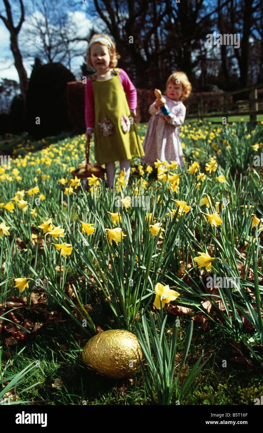 Girls on easter egg hi-res stock photography and images - Alamy