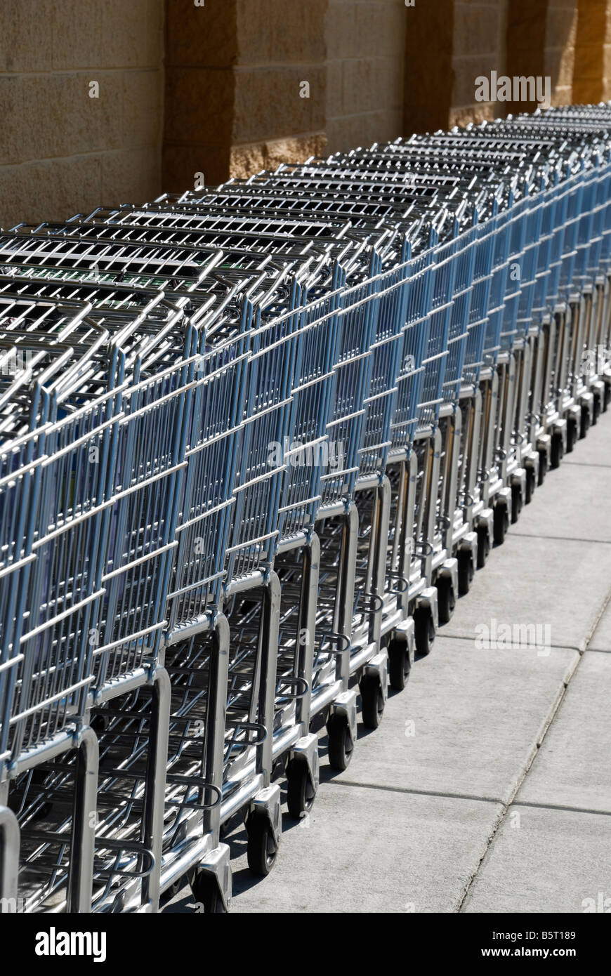 Grocery store line hi-res stock photography and images - Alamy