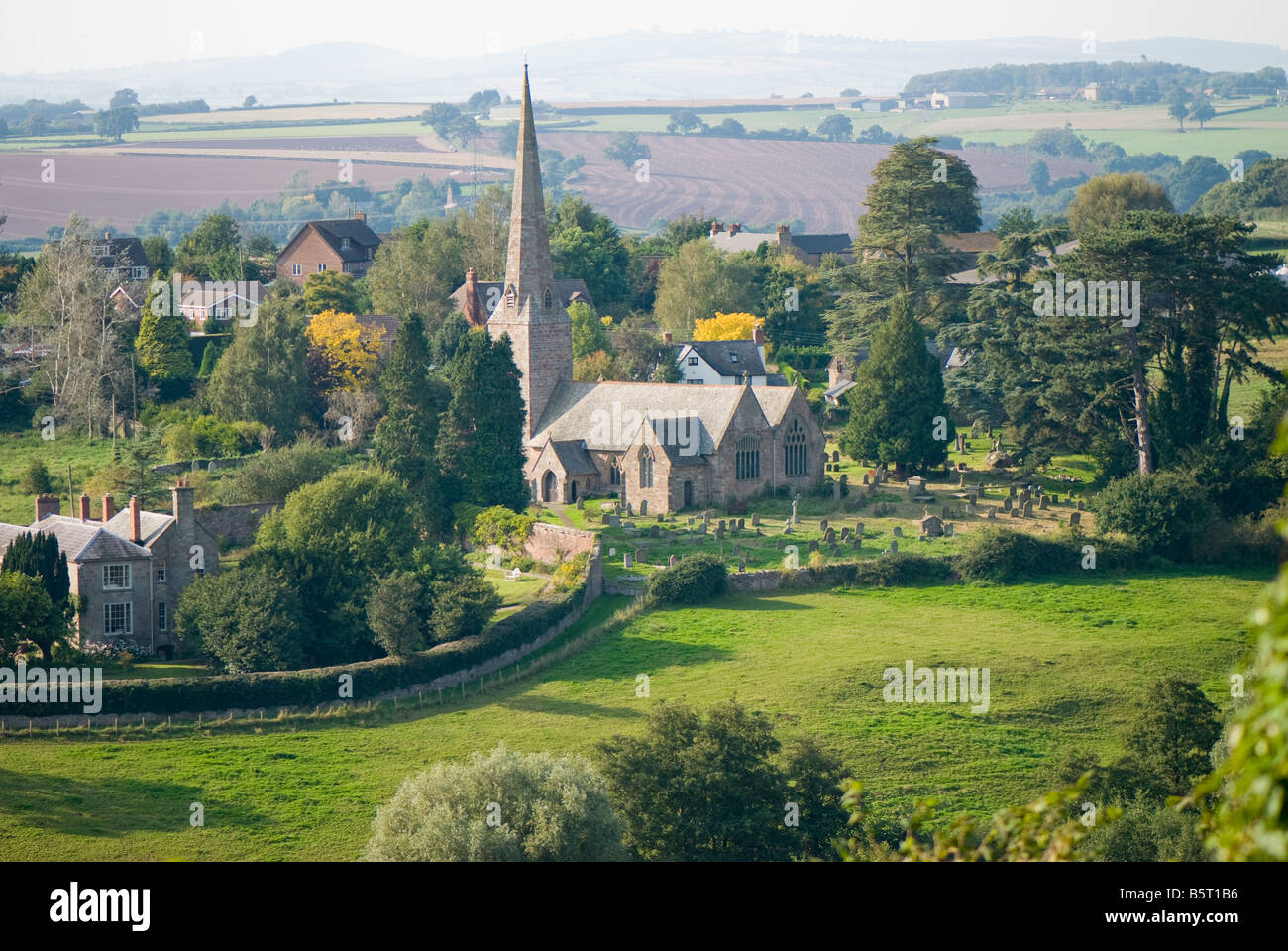 English countryside church hi-res stock photography and images - Alamy