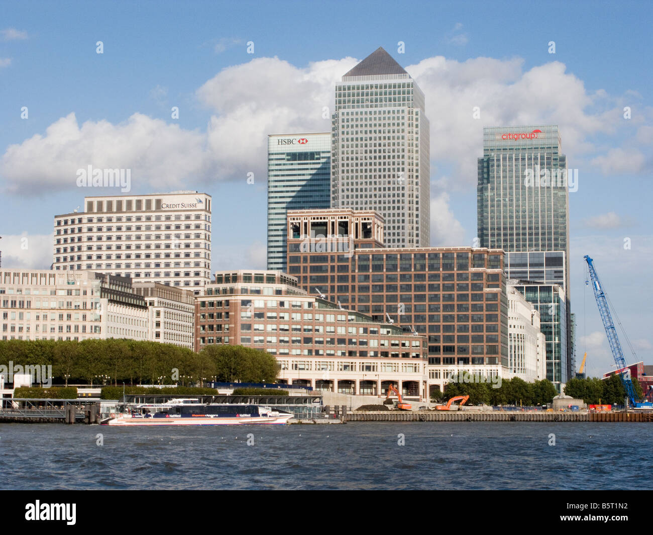 London financial district at canary wharf hi-res stock photography and ...